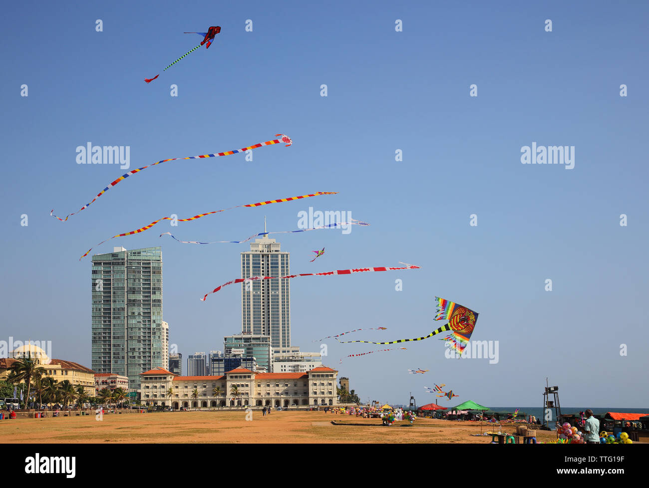 kites at galle face green colombo sri lanka Stock Photo - Alamy