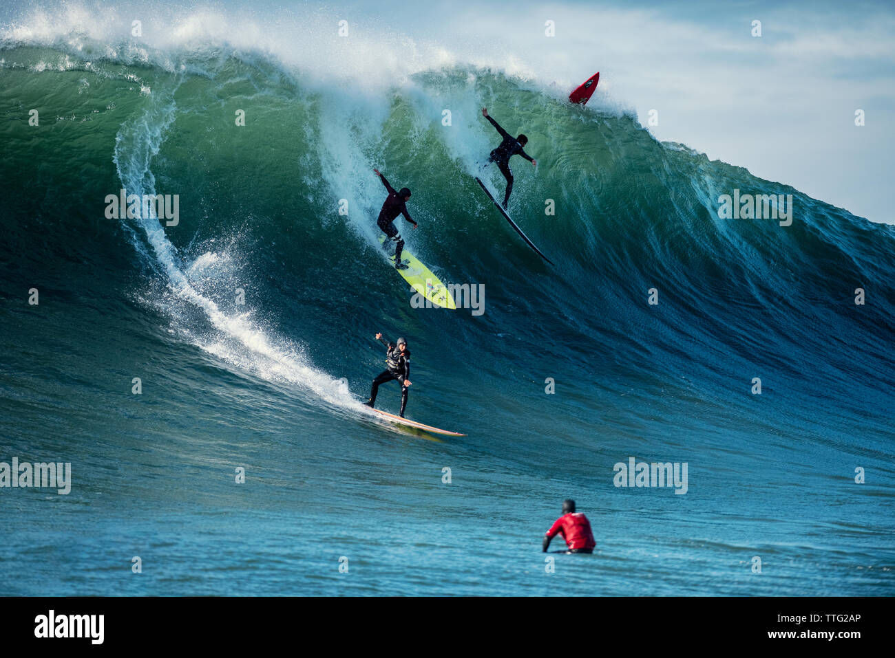 Mavericks surf hi-res stock photography and images - Alamy