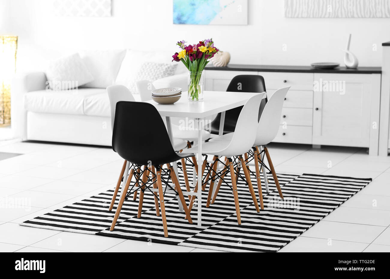 Beautiful comfortable modern interior with table and chairs Stock Photo ...