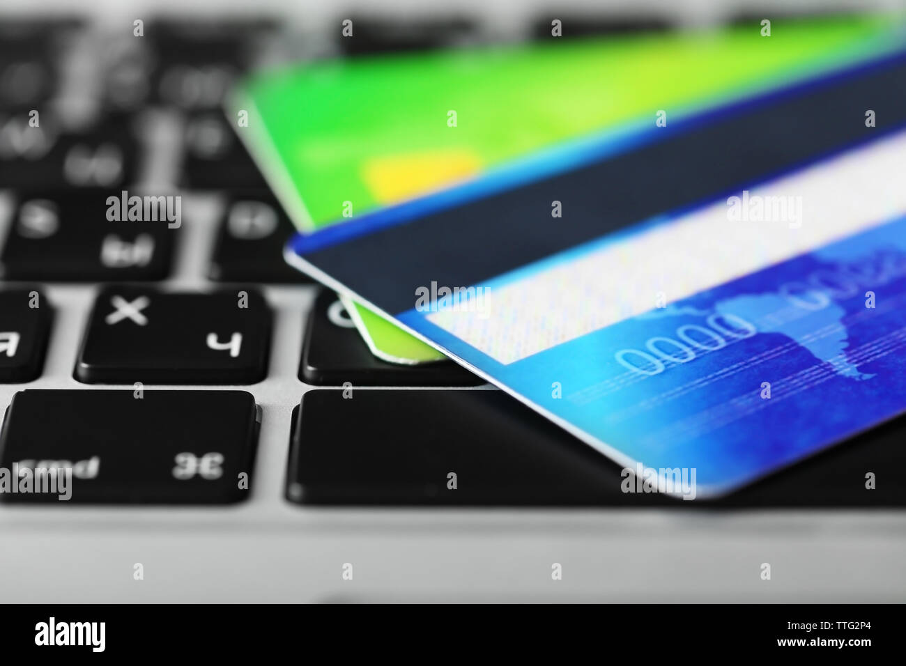 Credit cards on keyboard, close up Stock Photo - Alamy