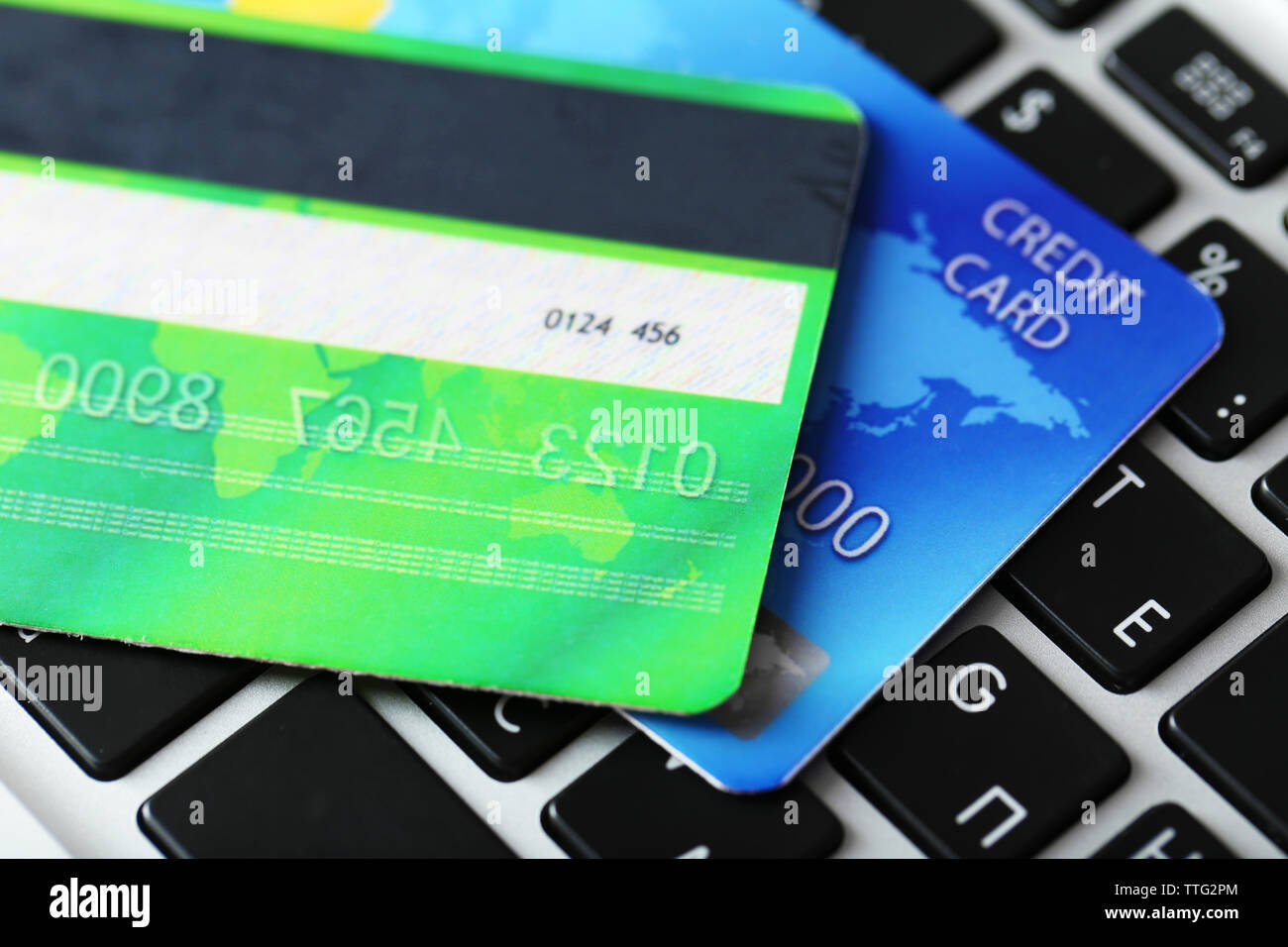 Credit cards on keyboard, close up Stock Photo - Alamy