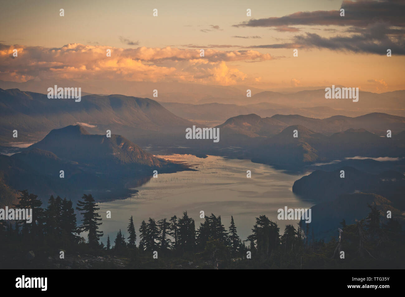 Stave lake hi-res stock photography and images - Alamy