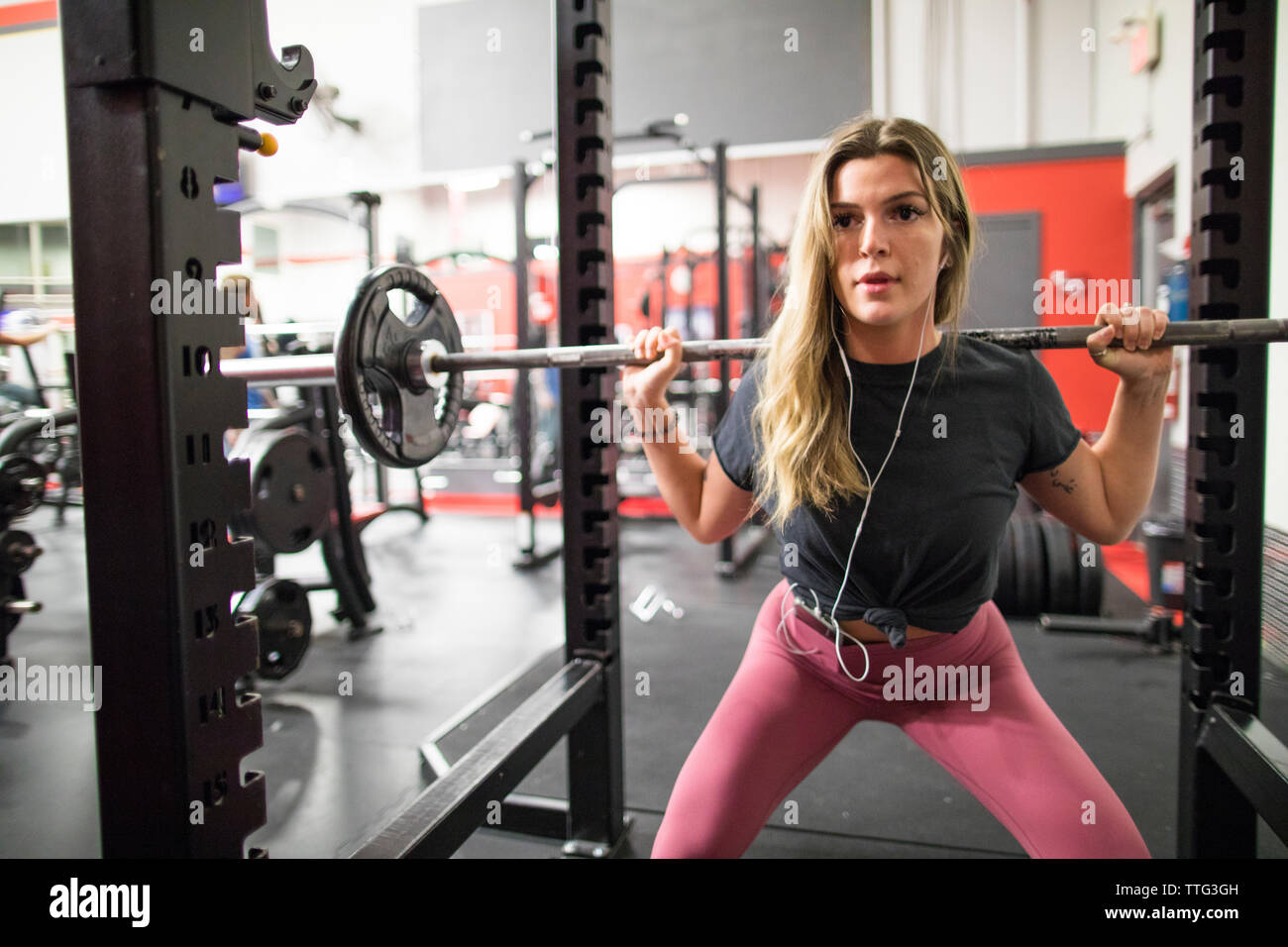 Pretty woman lifting barbell hi-res stock photography and images - Alamy