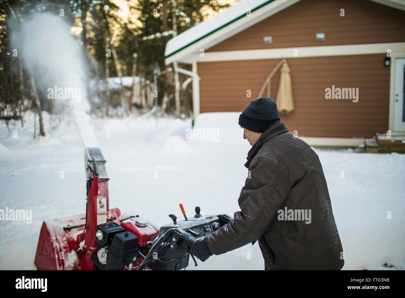 Man snow blowing hi-res stock photography and images - Alamy