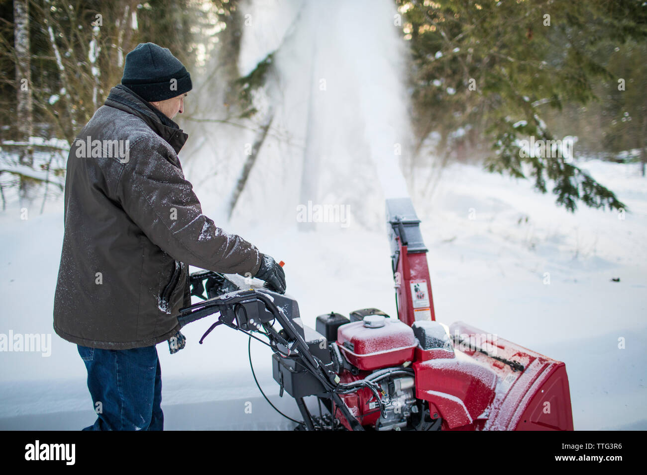 Man using snow blower hi-res stock photography and images - Alamy