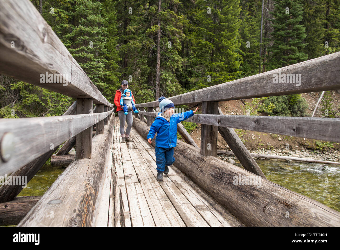 Adventurous mother walks across bridge with her two children Stock ...