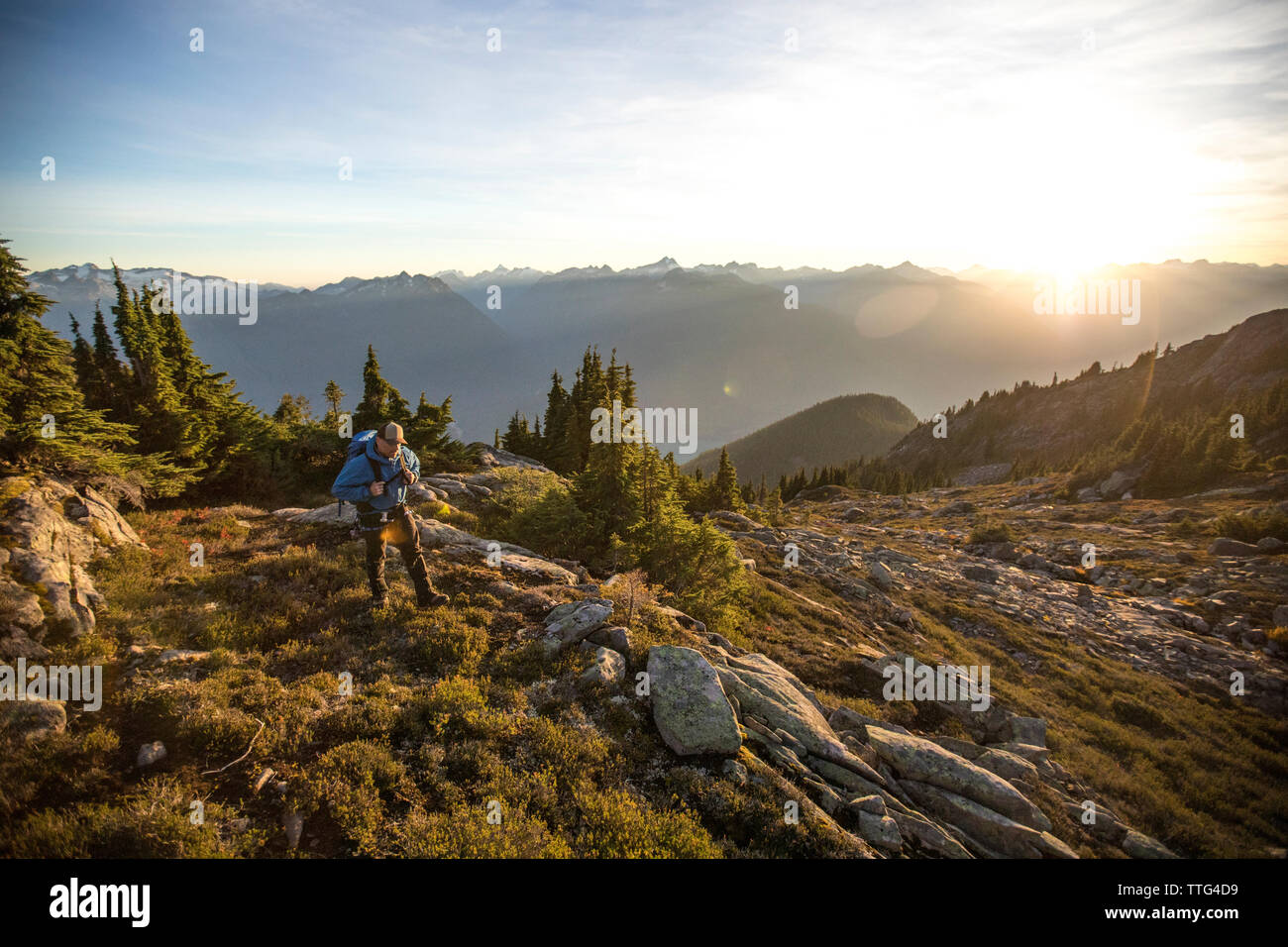 Sunset through stones hi-res stock photography and images - Alamy