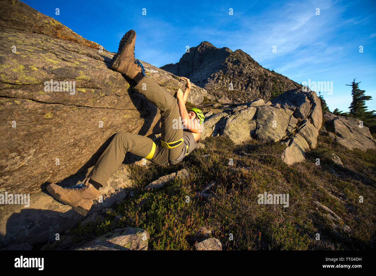 Low angle of man bouldering on rock in the Coast Mountain Range Stock ...