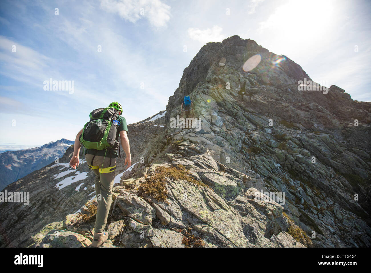 British backpacker couple hi-res stock photography and images - Alamy