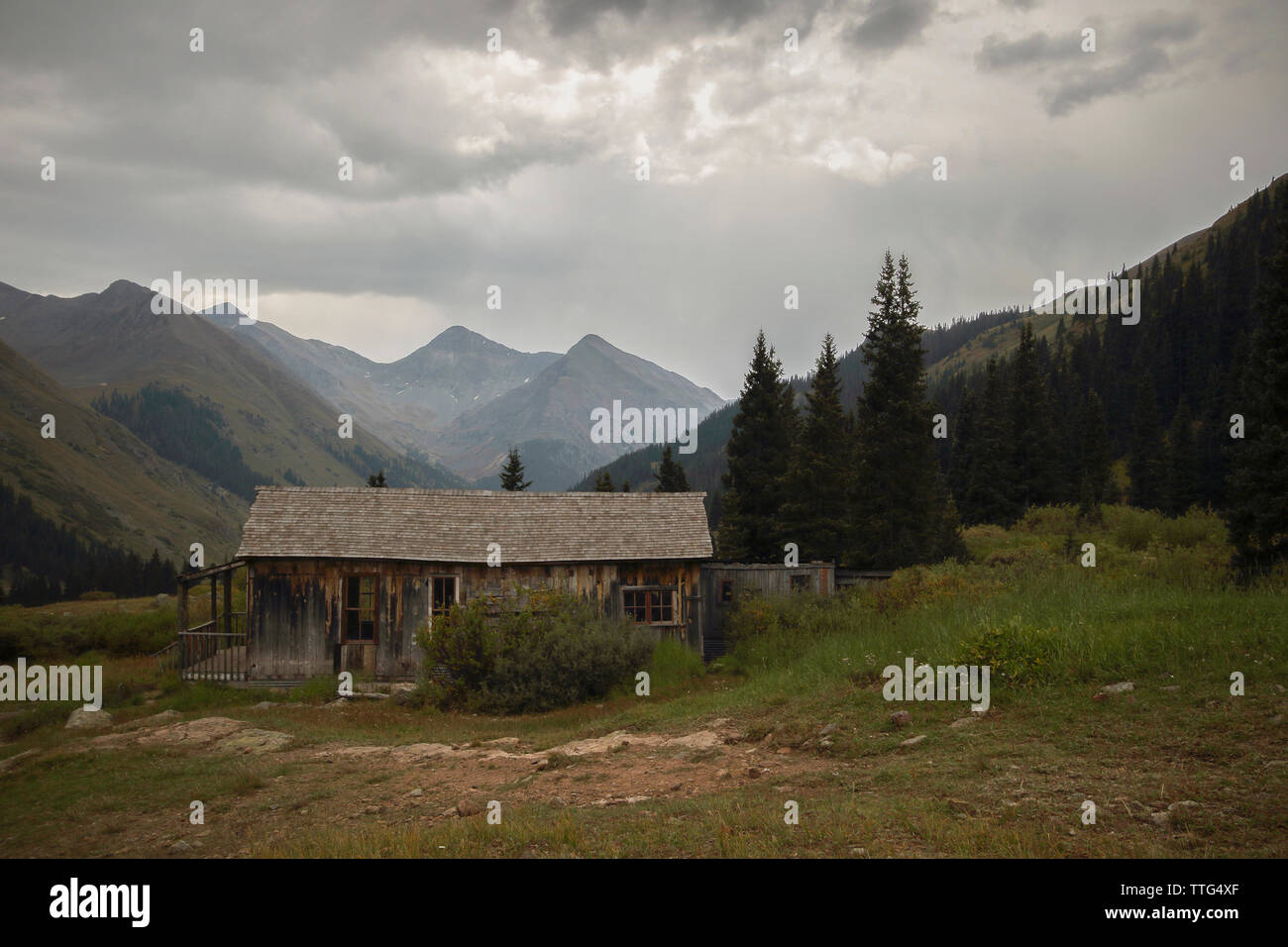 Ghost town log cabin hi-res stock photography and images - Alamy