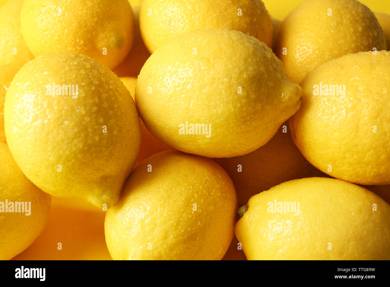 Wet lemons as background Stock Photo - Alamy