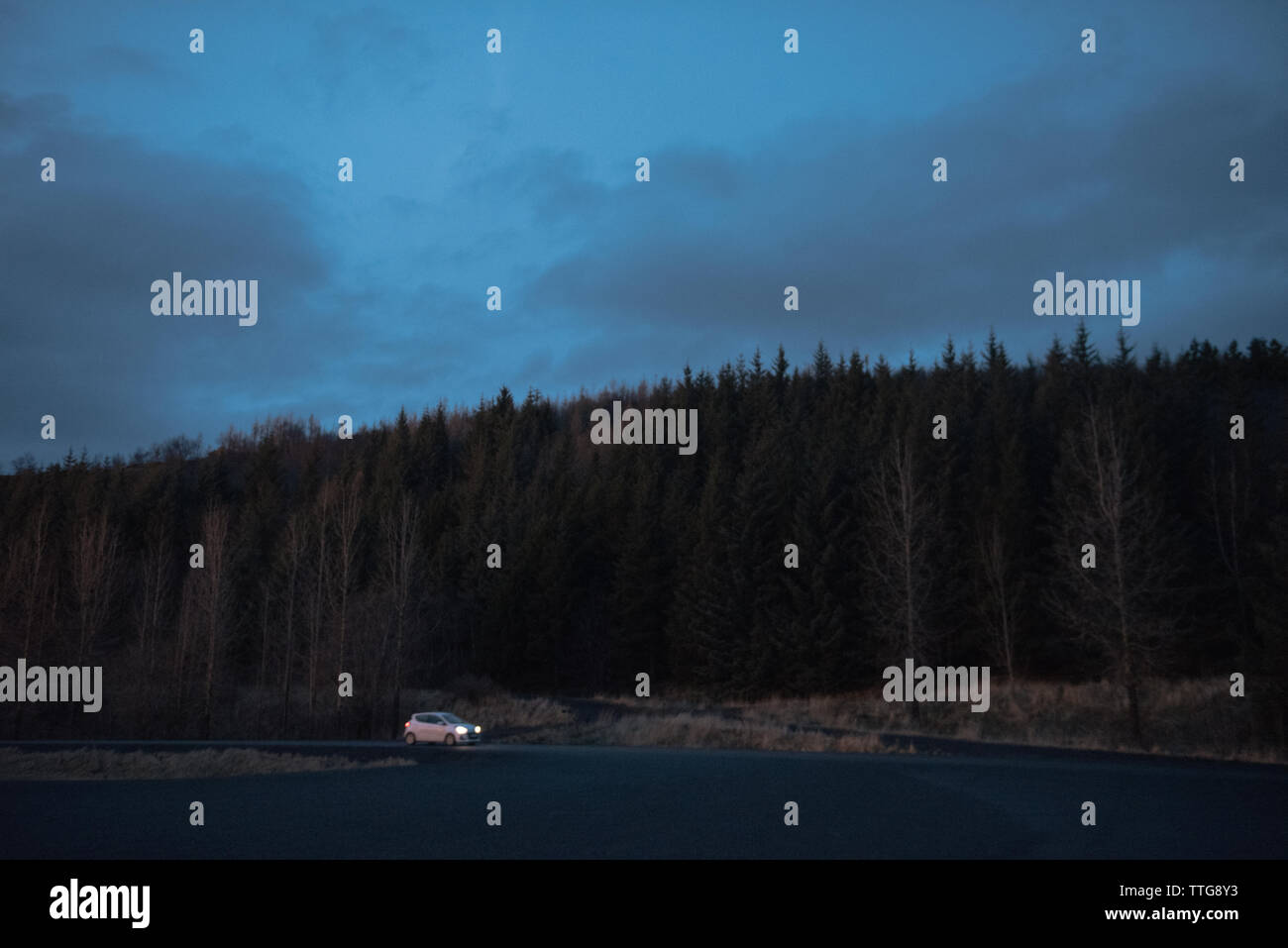 Minimal blue hi-res stock photography and images - Alamy