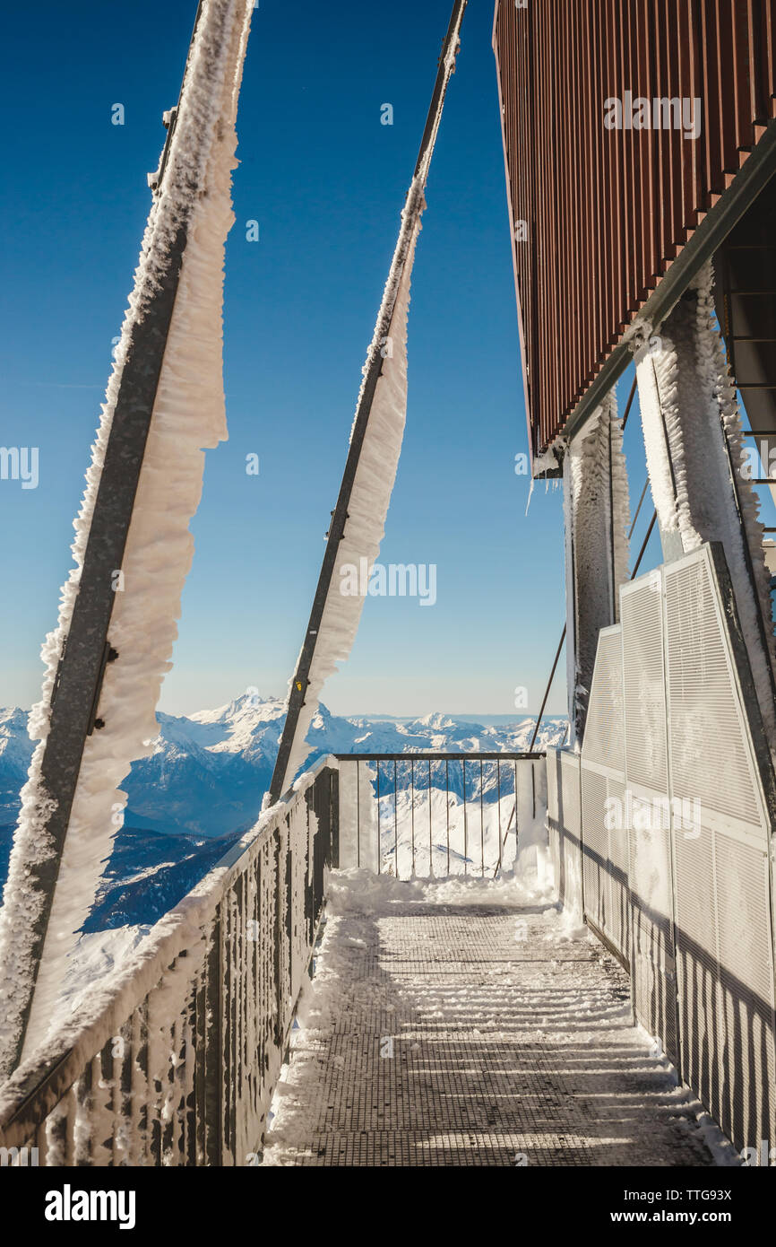 Ski gondola swiss alps hi-res stock photography and images - Alamy