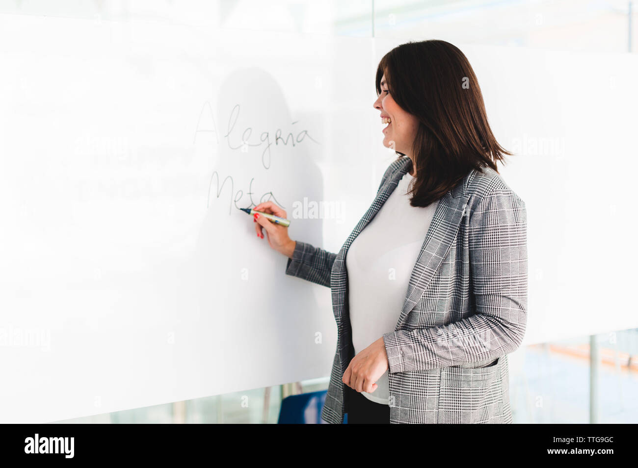 Teacher classroom whiteboard hi-res stock photography and images - Alamy