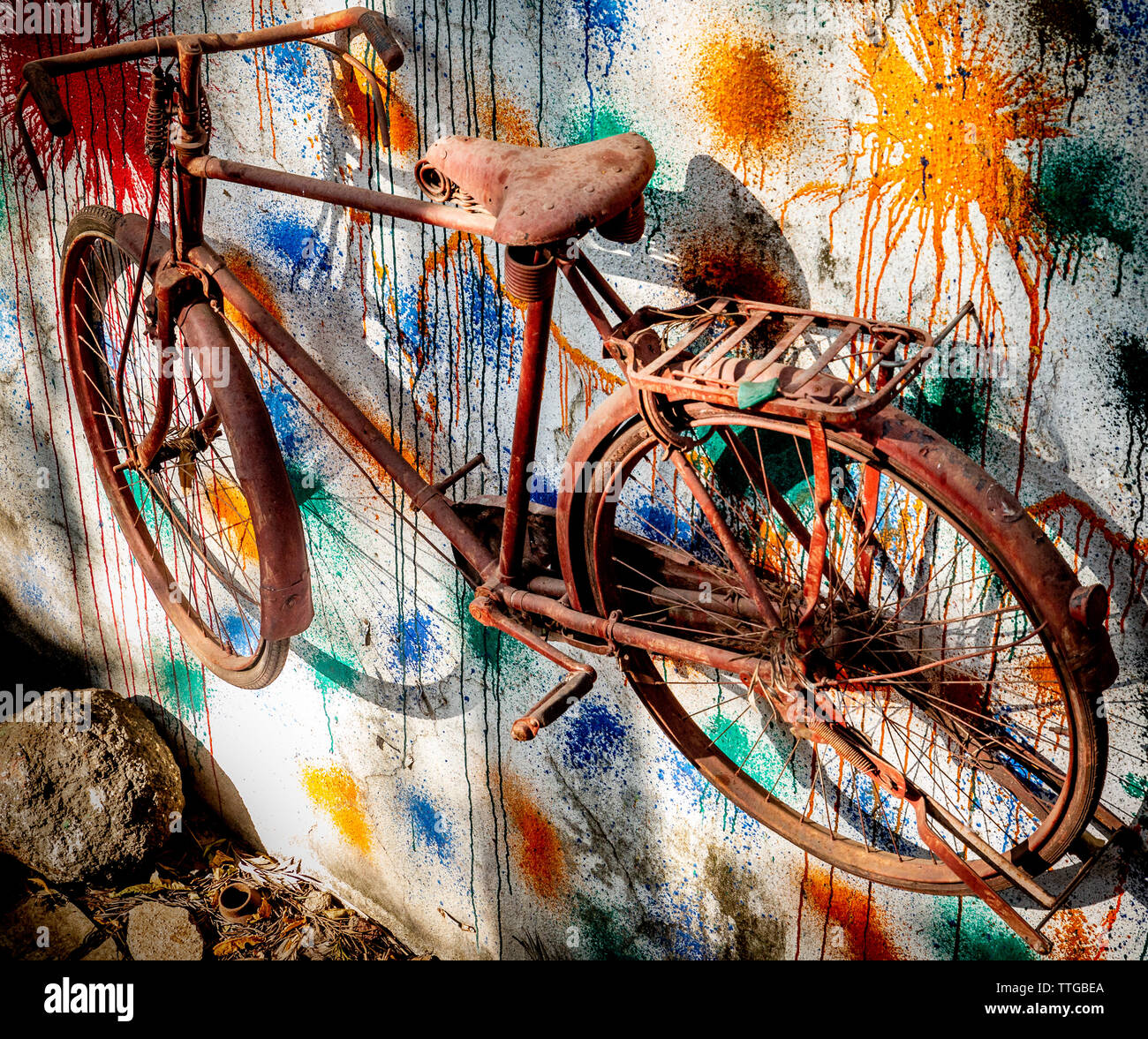 Cycle parked on the wall - Nashik / India Stock Photo - Alamy
