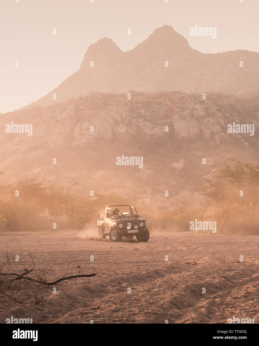 Desert Jeep Driving Stock Photo - Alamy