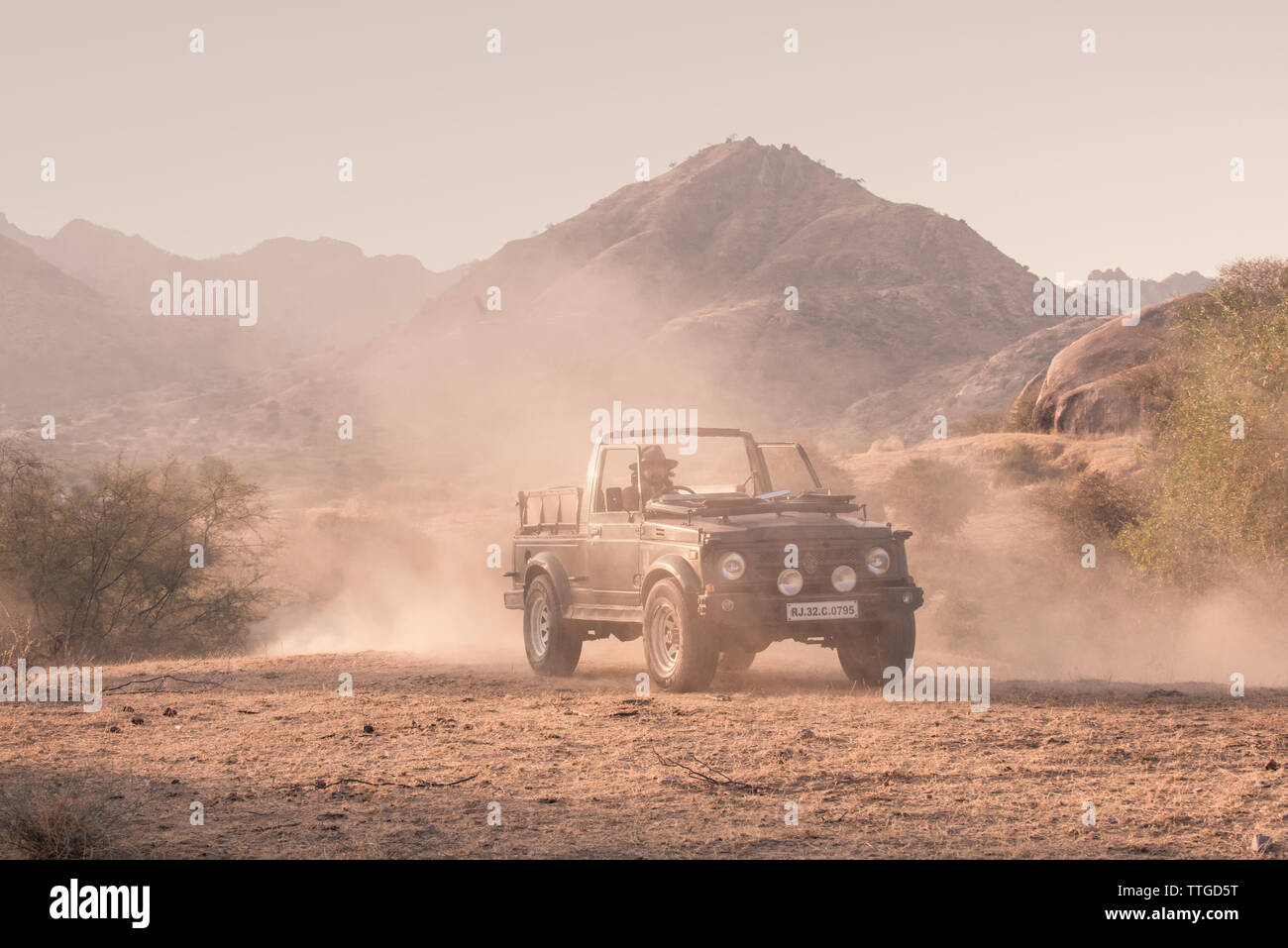Desert Jeep Driving Stock Photo - Alamy