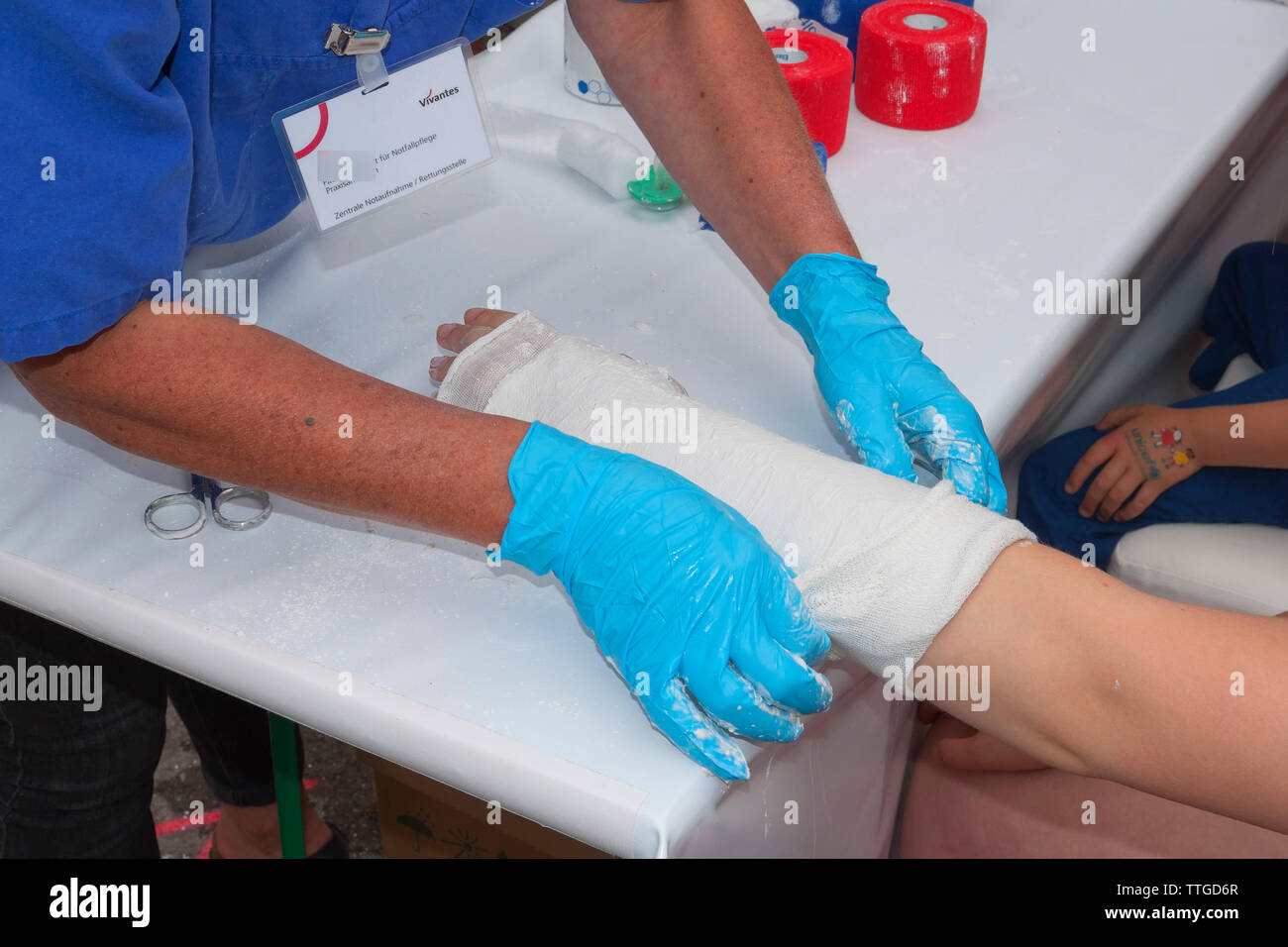 Woman domestic violence paramedic hi-res stock photography and images ...