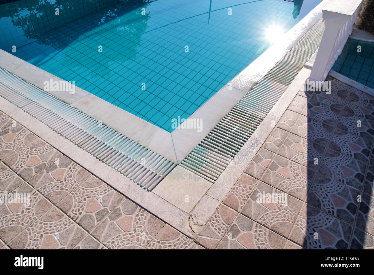 Blue ripped water in swimming pool in tropical resort with edge of ...