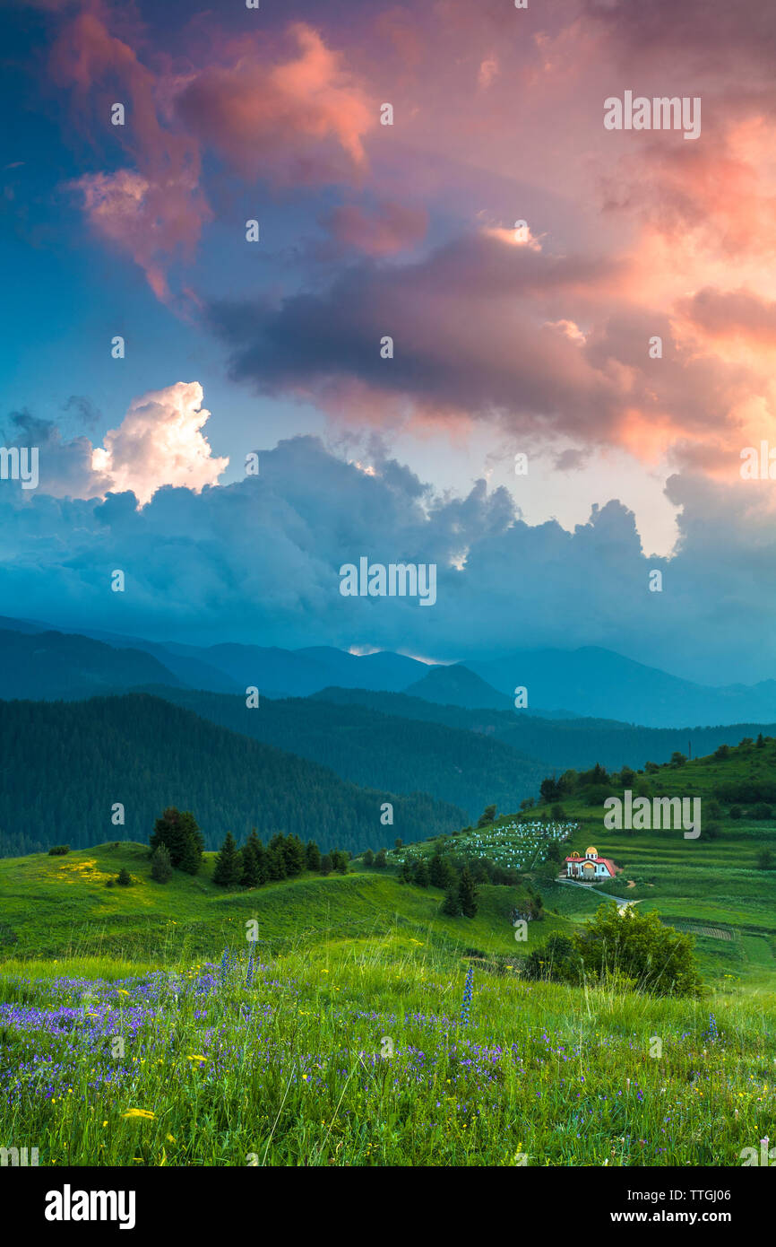 Spectacular mountain view hi-res stock photography and images - Alamy