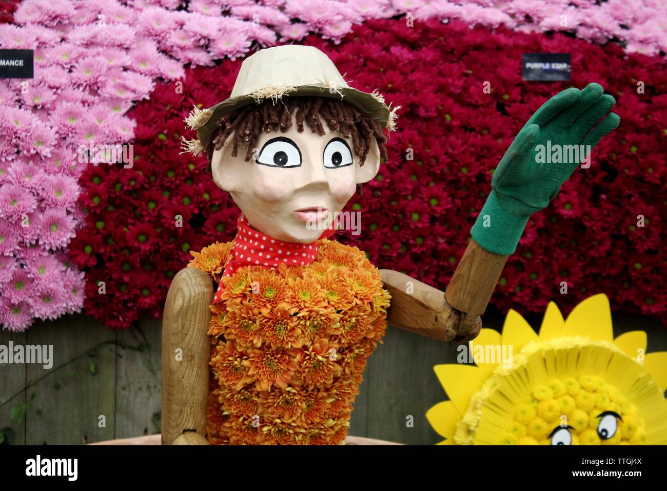 Flowerman scarecrow from the Chelsea Flower Show 2019 Stock Photo - Alamy