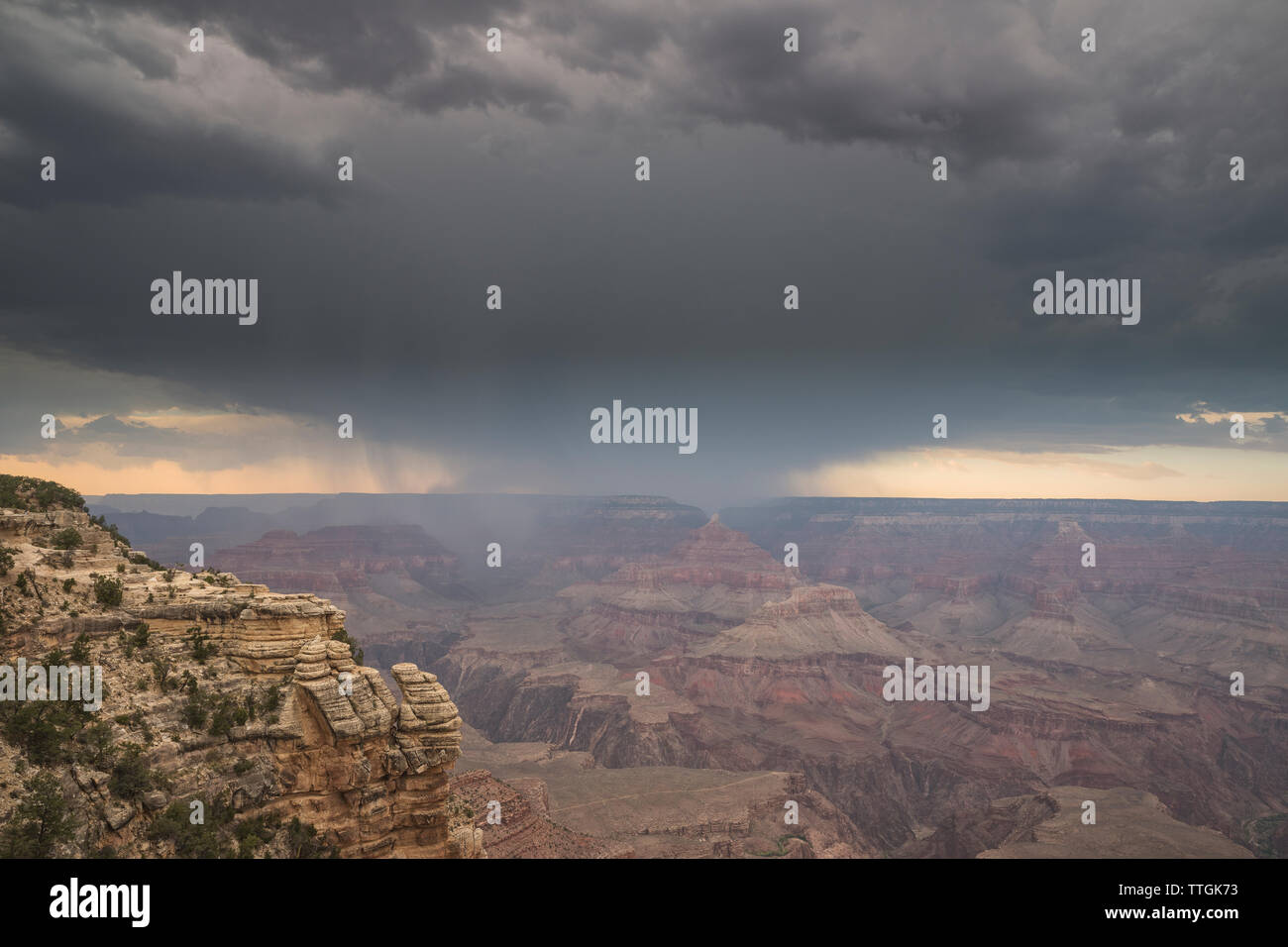 Grand canyon arizona clouds storm hi-res stock photography and images ...