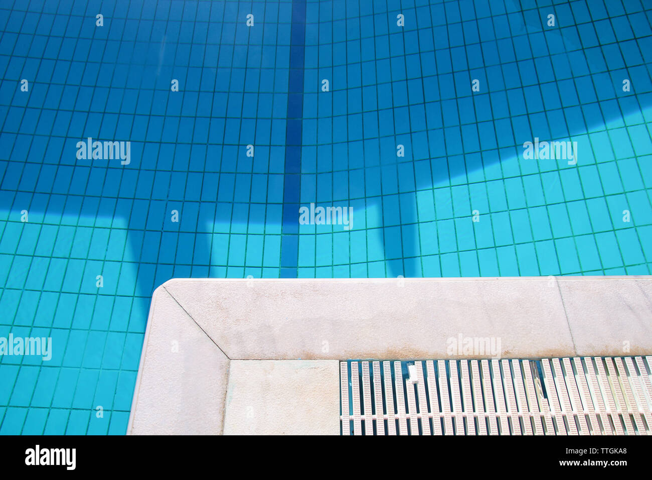 Blue ripped water in swimming pool in tropical resort with edge of ...