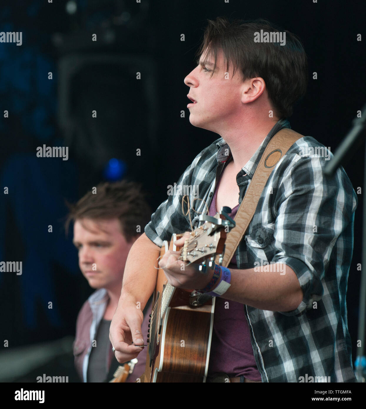 David and Joe Dunwell (The Dunwells) performing at Fairport's Cropredy ...