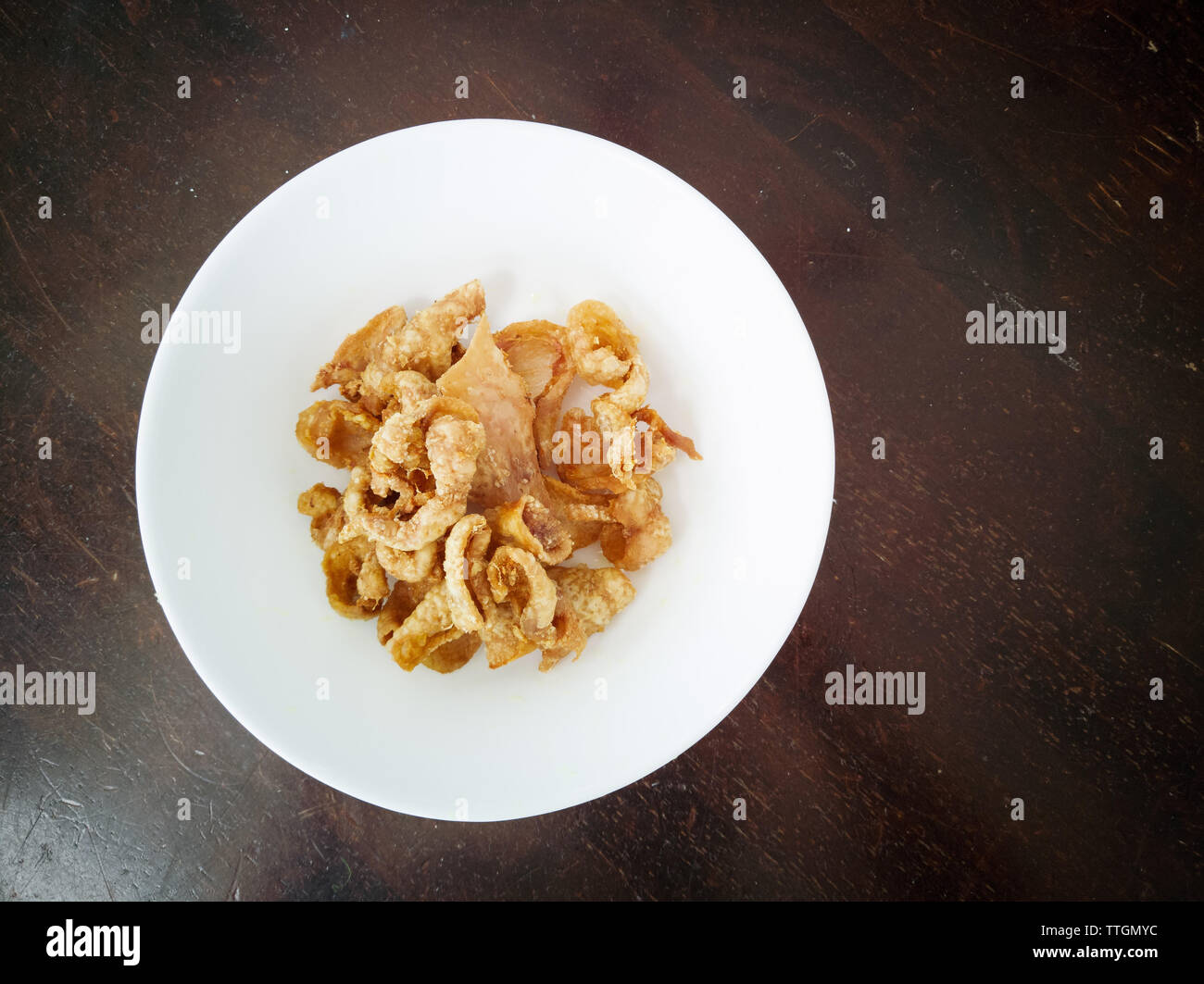 Close up of deep-fried chicken skins in a white bowl Stock Photo - Alamy