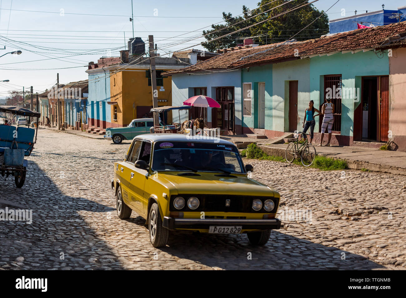 Real life street scene hi-res stock photography and images - Alamy