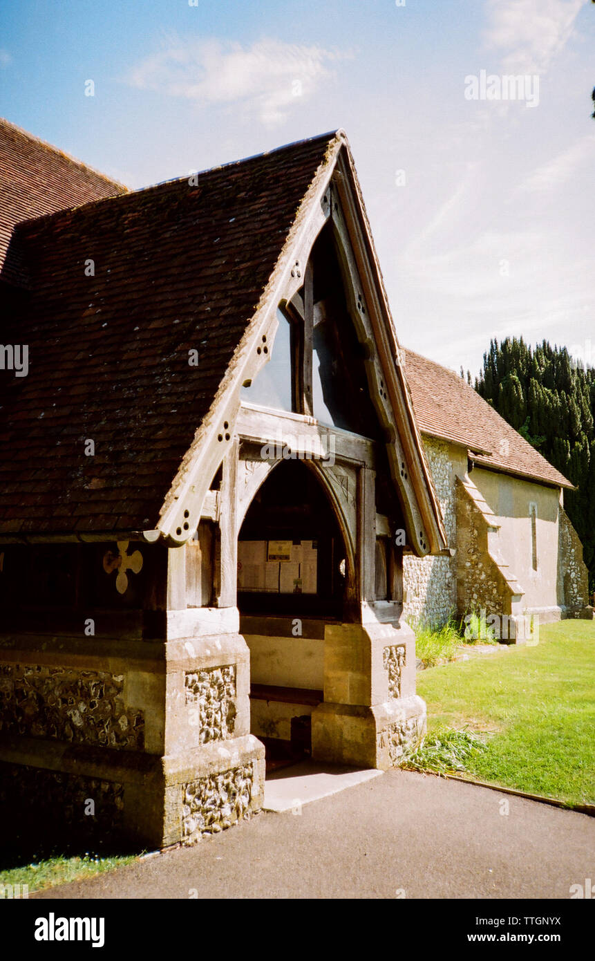St andrews church medstead alton hi-res stock photography and images ...