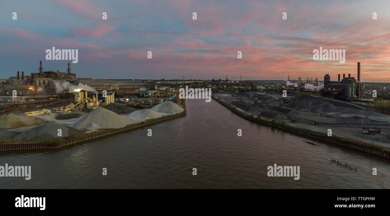 Cleveland factory abandoned hi-res stock photography and images - Alamy