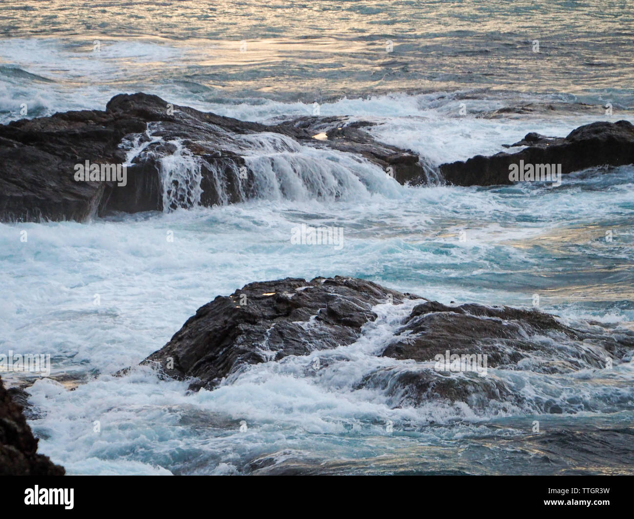 water flowing and spilling over rocks from waves near the beach Stock ...