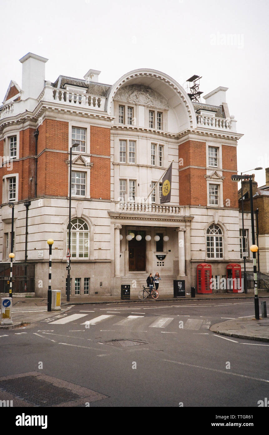 Kings cross road hi-res stock photography and images - Alamy