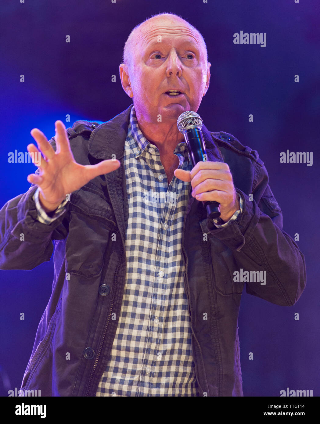 Comedian jasper carrott hi-res stock photography and images - Alamy