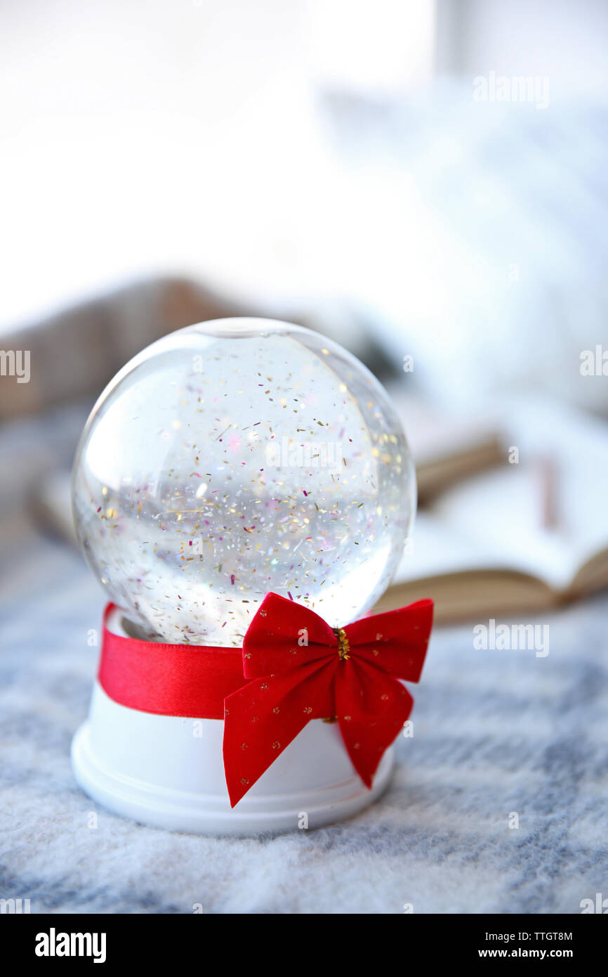 Shake snow globe hi-res stock photography and images - Alamy
