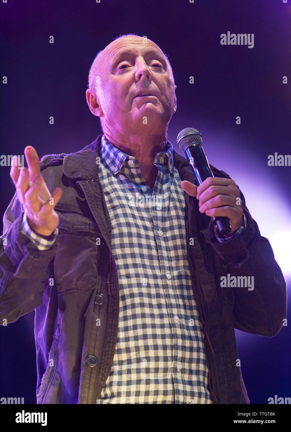 English Stand Up Comedian High Resolution Stock Photography and Images ...