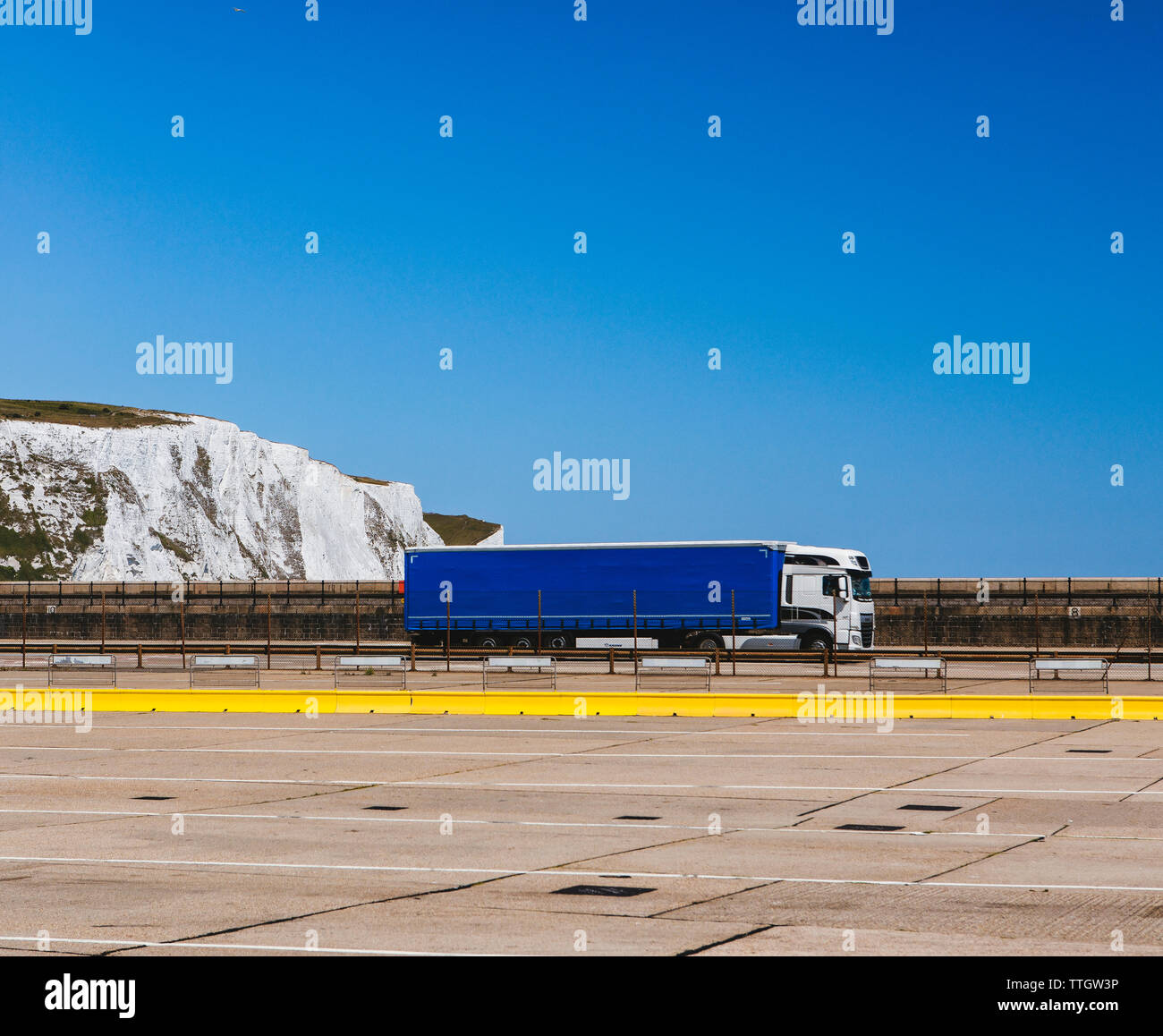 Driving international trade hi-res stock photography and images - Alamy