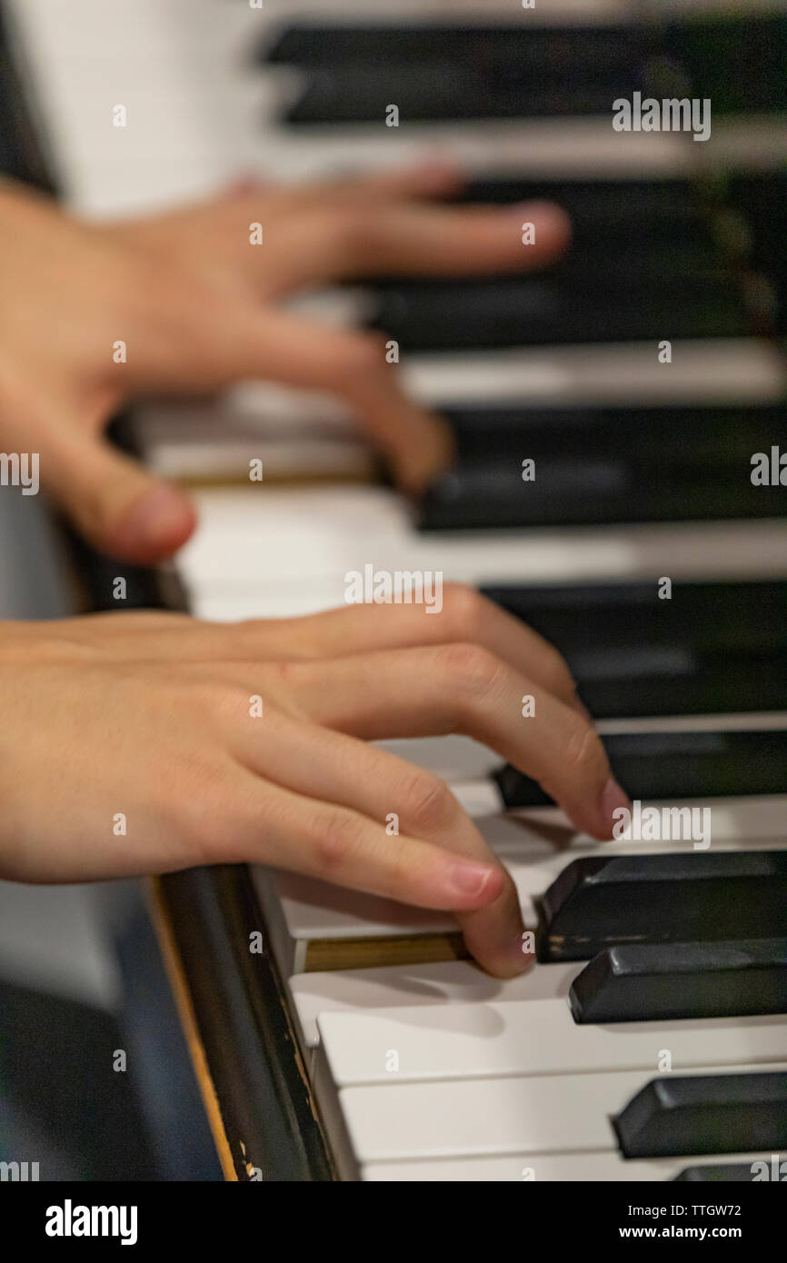 Piano keys hands hi-res stock photography and images - Alamy