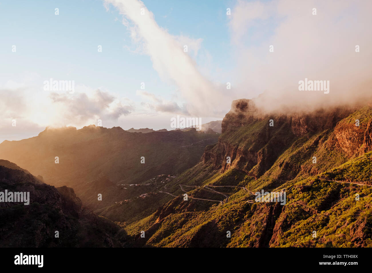 Roads and nature hi-res stock photography and images - Alamy