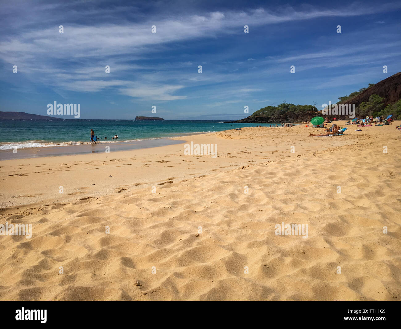 Beachlife at Makena Beach (Big Beach) on the Hawaiian island of Maui ...