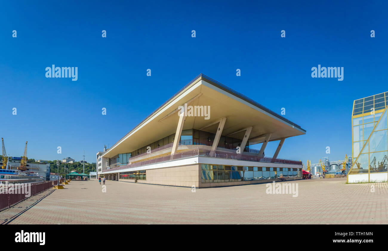 Modern passenger ship hi-res stock photography and images - Alamy