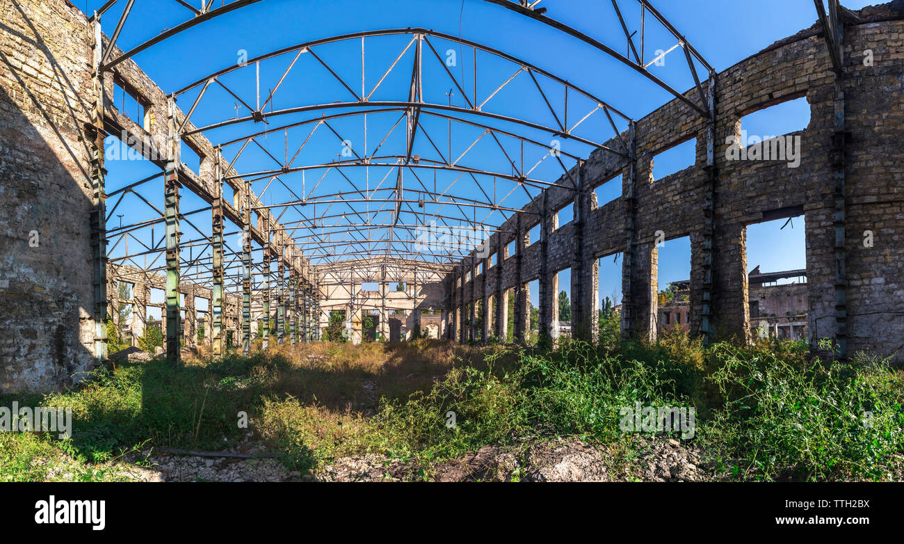 Abandoned industrial buildings hi-res stock photography and images - Alamy