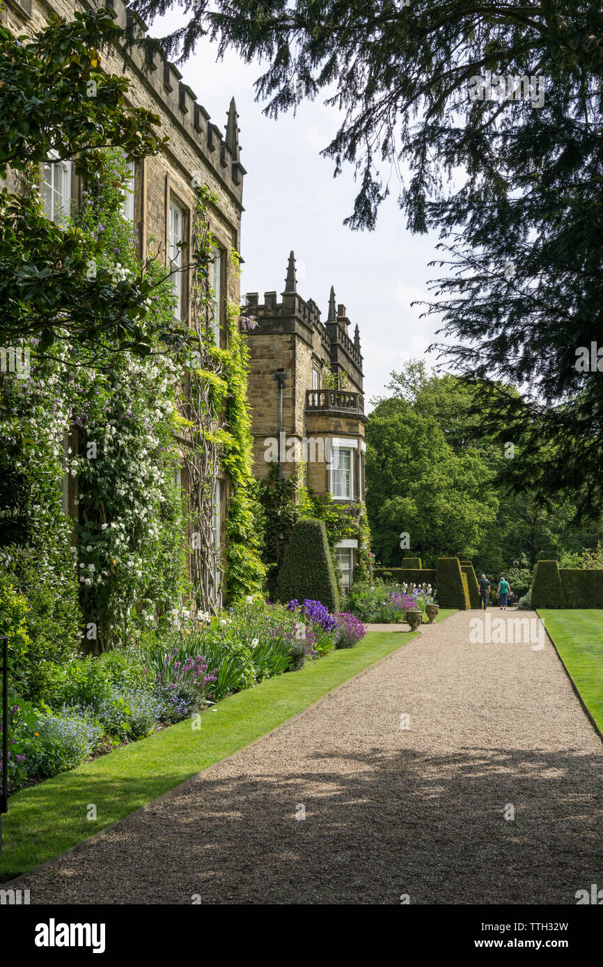 17th century english country house hi-res stock photography and images ...