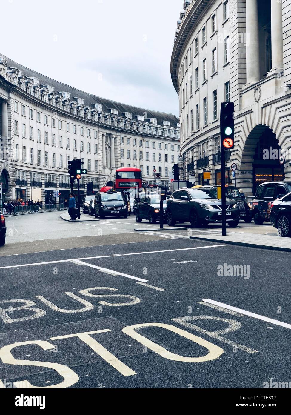 Green traffic light london hi-res stock photography and images - Alamy