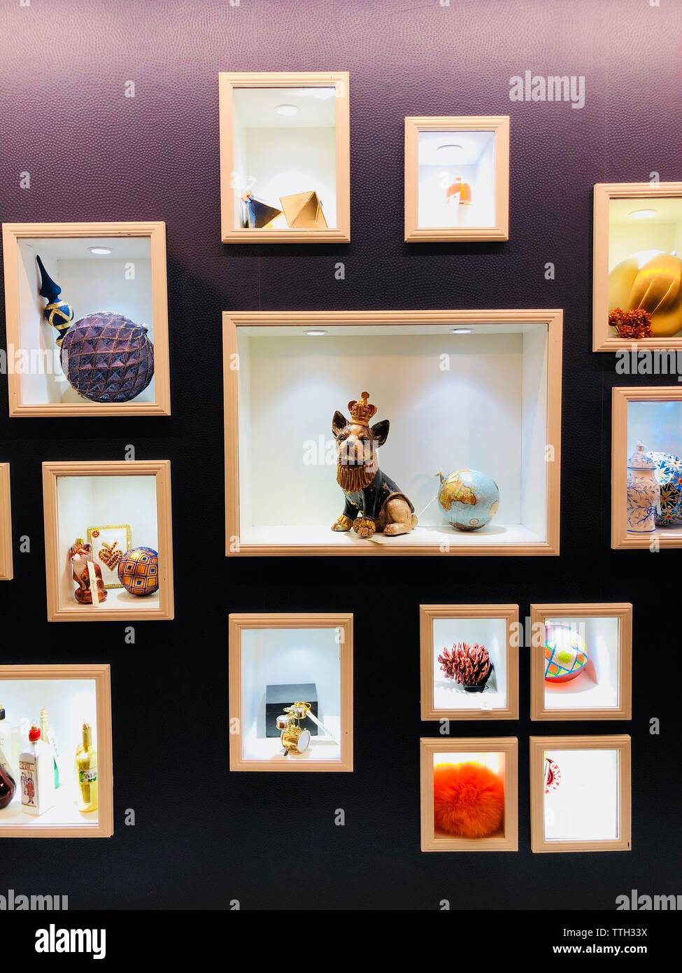 Portraits of different sizes with object inside Stock Photo - Alamy