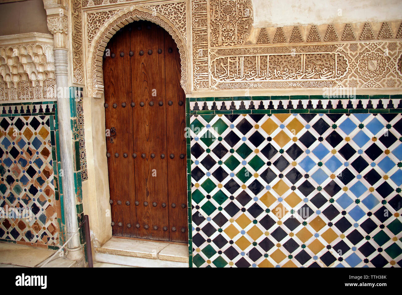 Islamic art tiled wall and door in the Alhambra Palace Stock Photo - Alamy