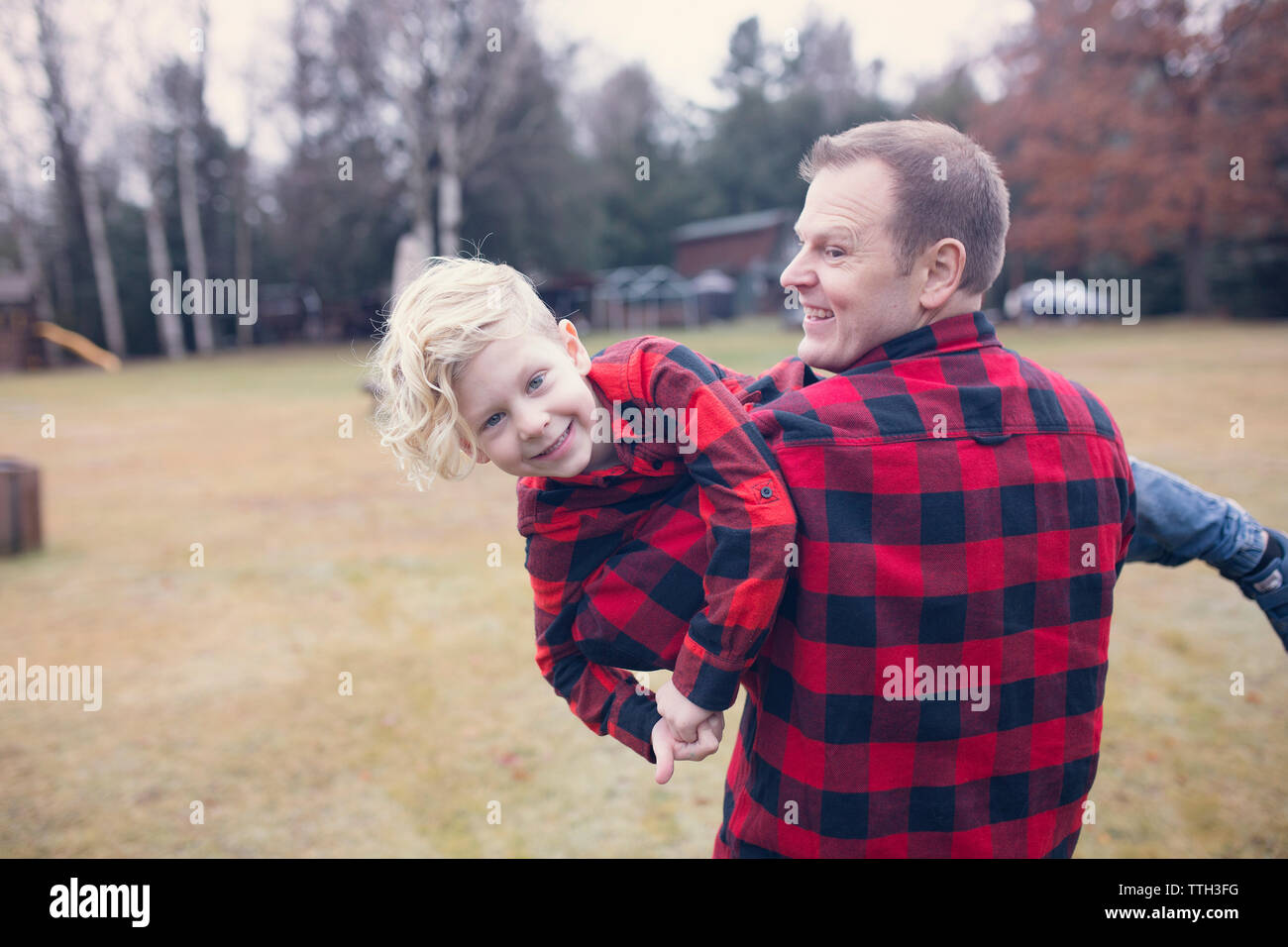 Red family hi-res stock photography and images - Alamy