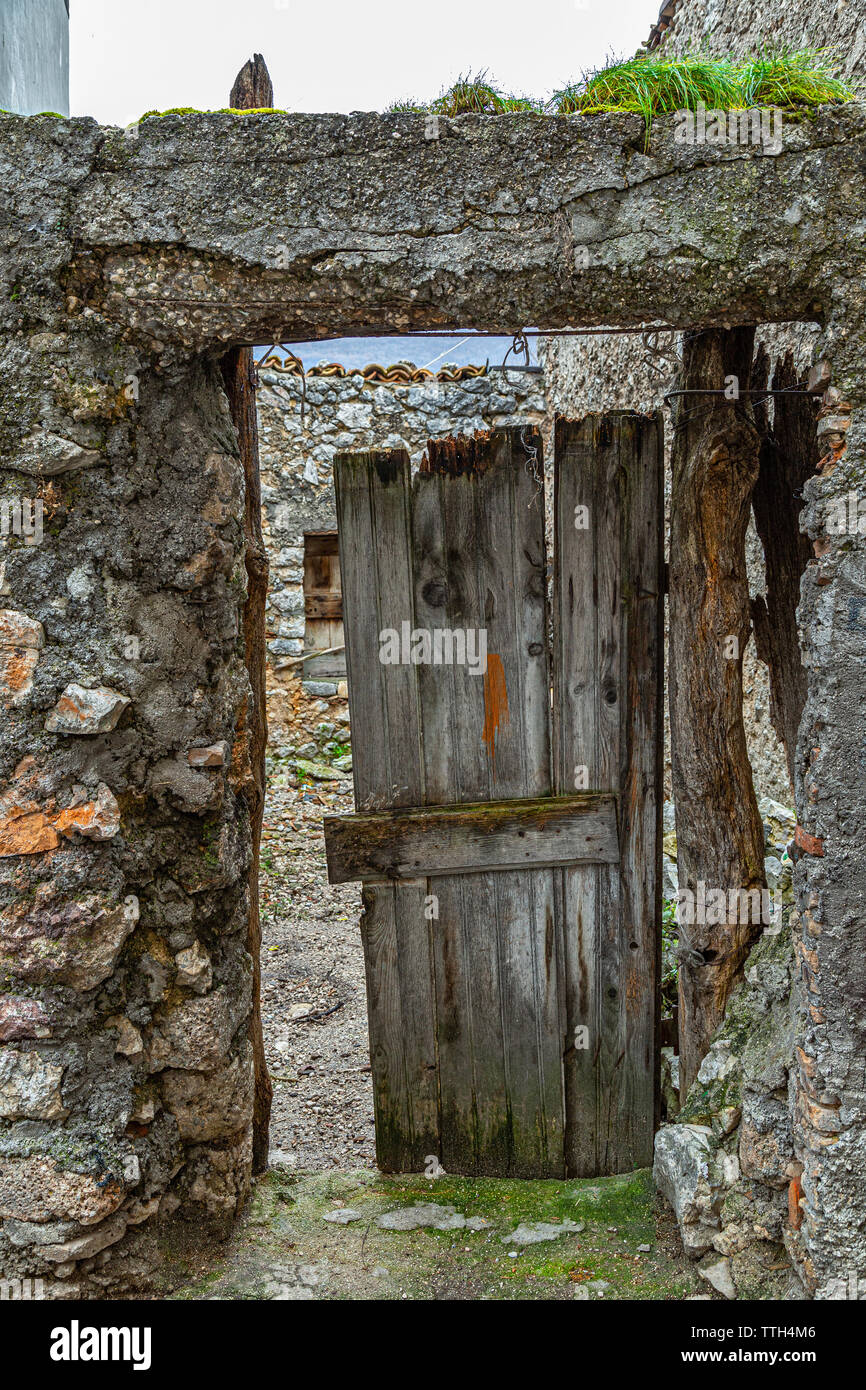 Decay door hi-res stock photography and images - Alamy