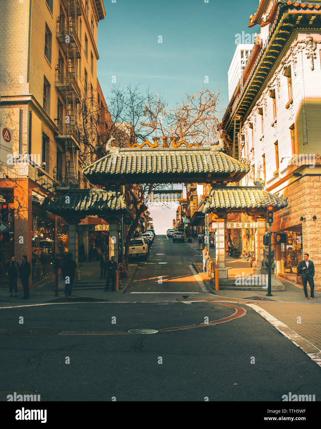 Dragons gate hi-res stock photography and images - Alamy